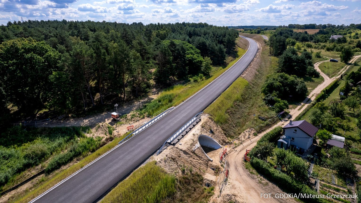 Budowa obwodnicy Gryfina. Kładą warstwę ścieralną nawierzchni [ZDJĘCIA]
