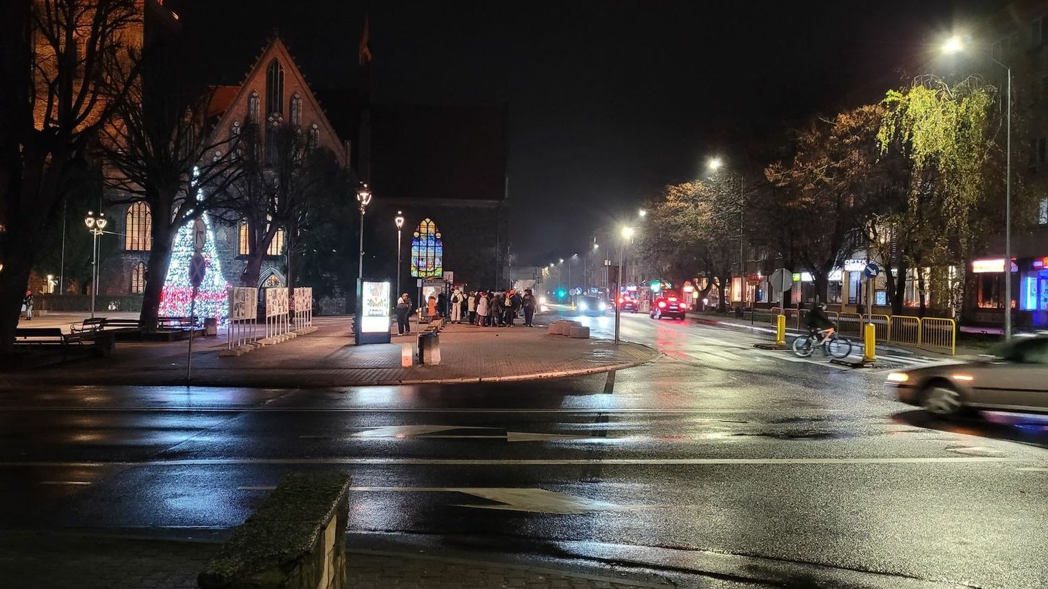 Burmistrz pozbawił nas mieszkańców magii świąt! Burmistrz pozbawił nas mieszkańców magii świąt!