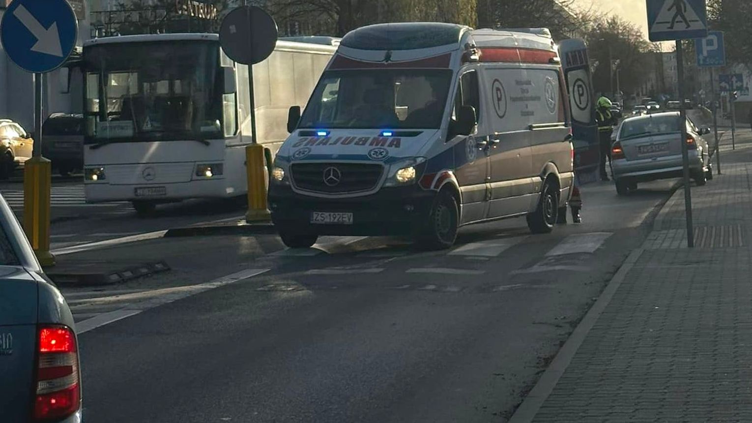 Nastolatek wjechał w pieszą na przejściu dla pieszych koło Gryfeny