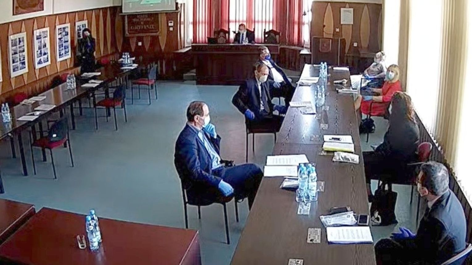 Sesję zdalną zbojkotowali burmistrz, jego radni oraz... PiS Sesję zdalną zbojkotowali burmistrz, jego radni oraz... PiS