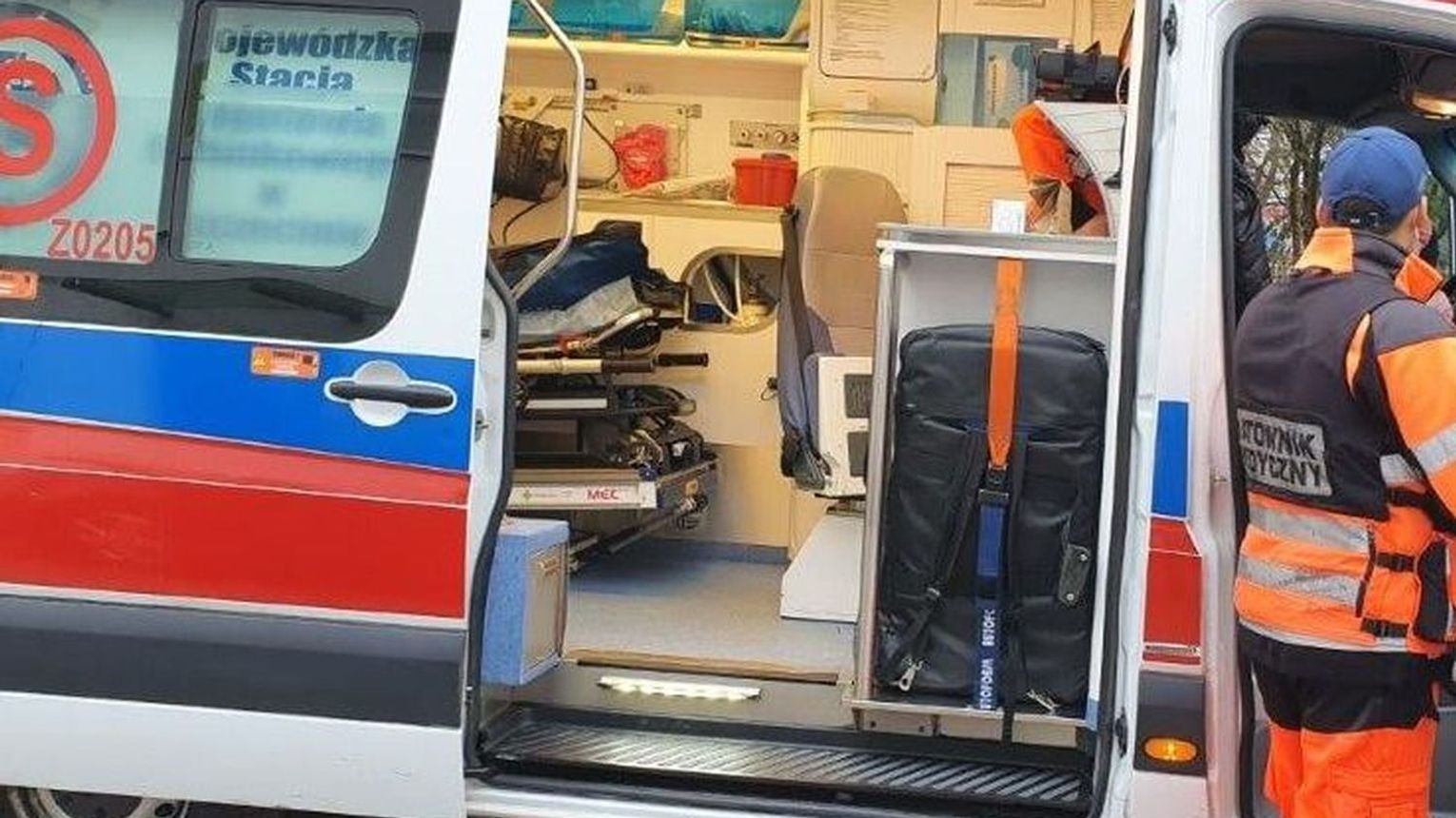 Zwłoki młodego mężczyzny znaleziono w mieszkaniu