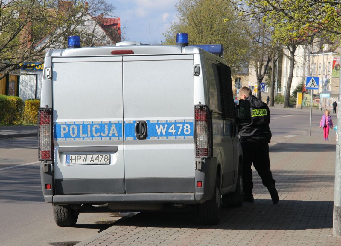 Schwytany w sklepie złodziej groził policjantom Schwytany w sklepie złodziej groził policjantom