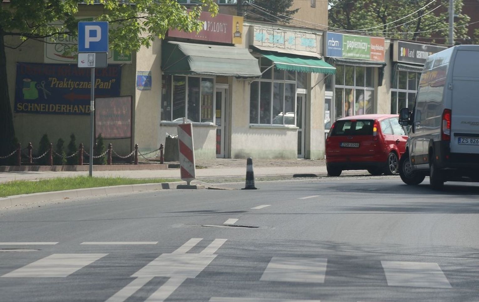 Zapadła się studzienka. Utrudnienia dla kierowców